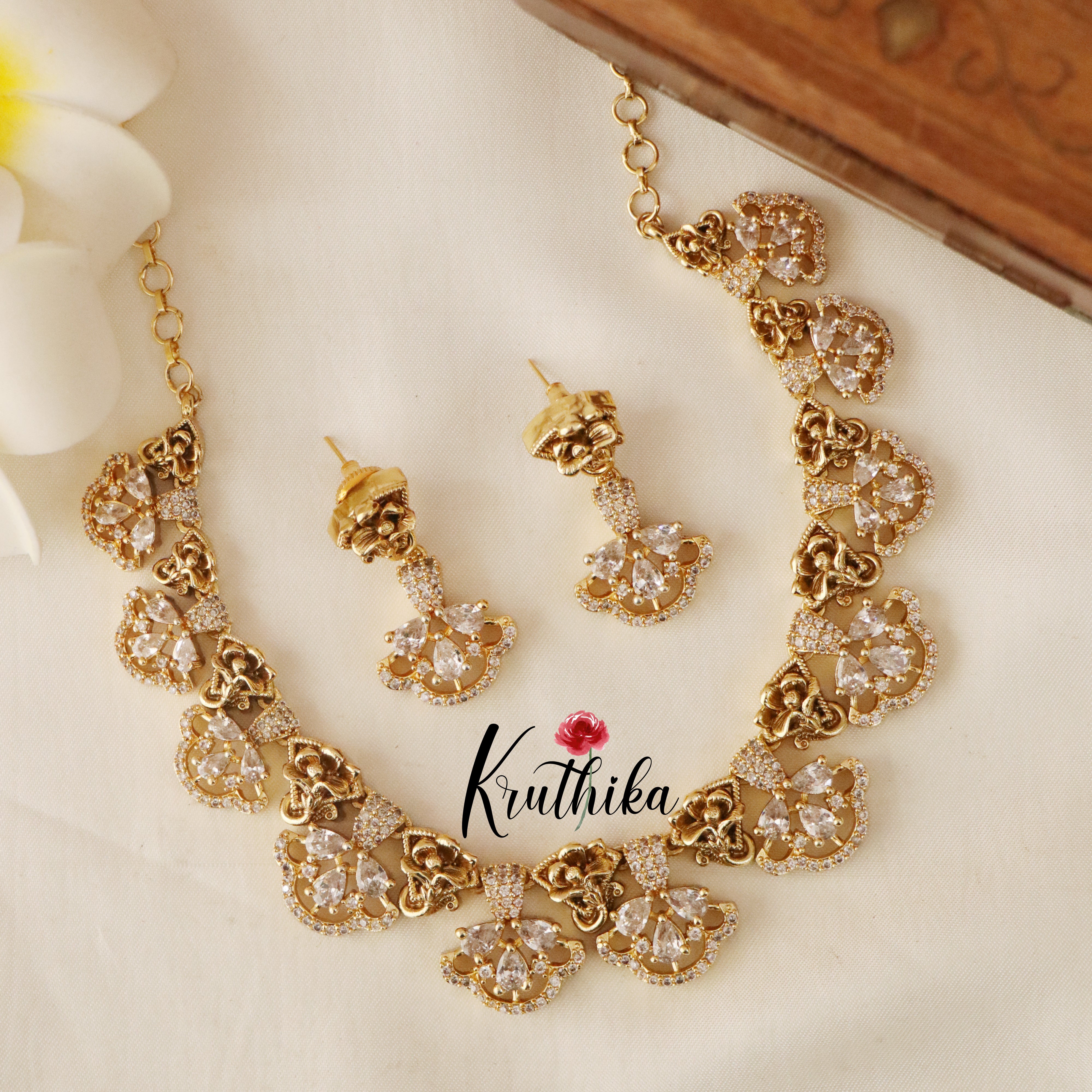 Trendy Simple Flower Necklace NC1690 – Kruthika Jewellery